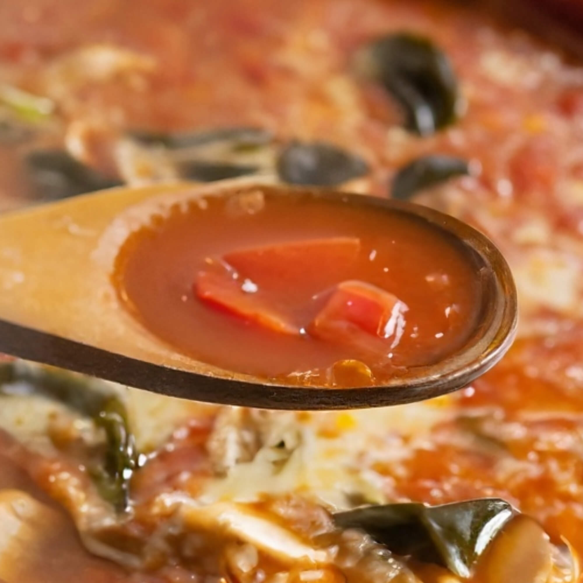 25-Minutes Pizza Soup Recipe Infused With Iconic Flavors – Soup Chick