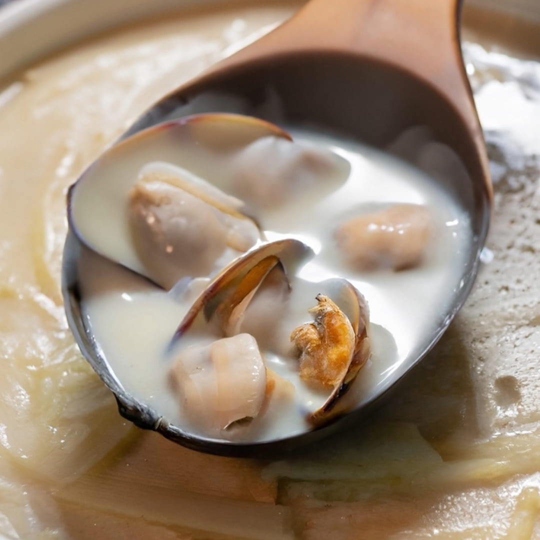 Classic White Clam Chowder Recipe: Taste the Sea's Bounty